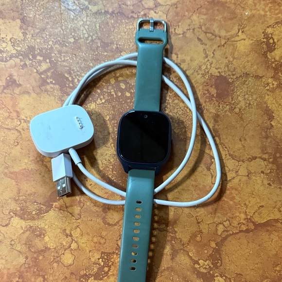 Verizon | Wearables | Gizmo Smart Watch 3 With Green Strap | Poshmark